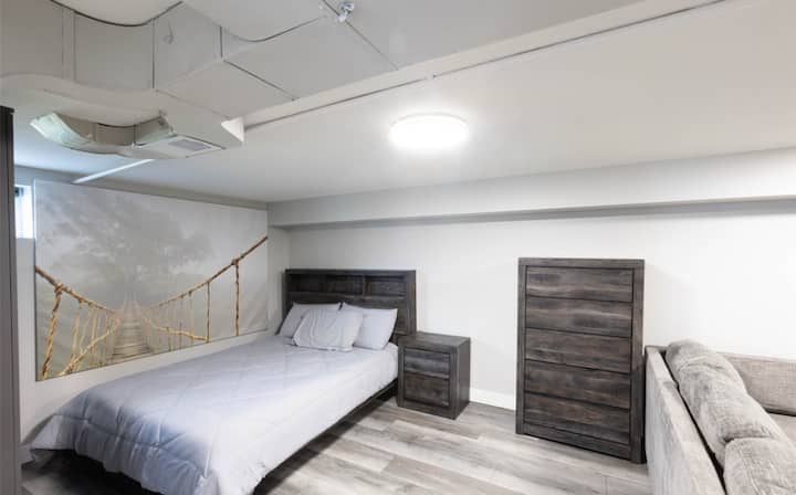 Travelers Den: Private Bed+bath - Kent, WA