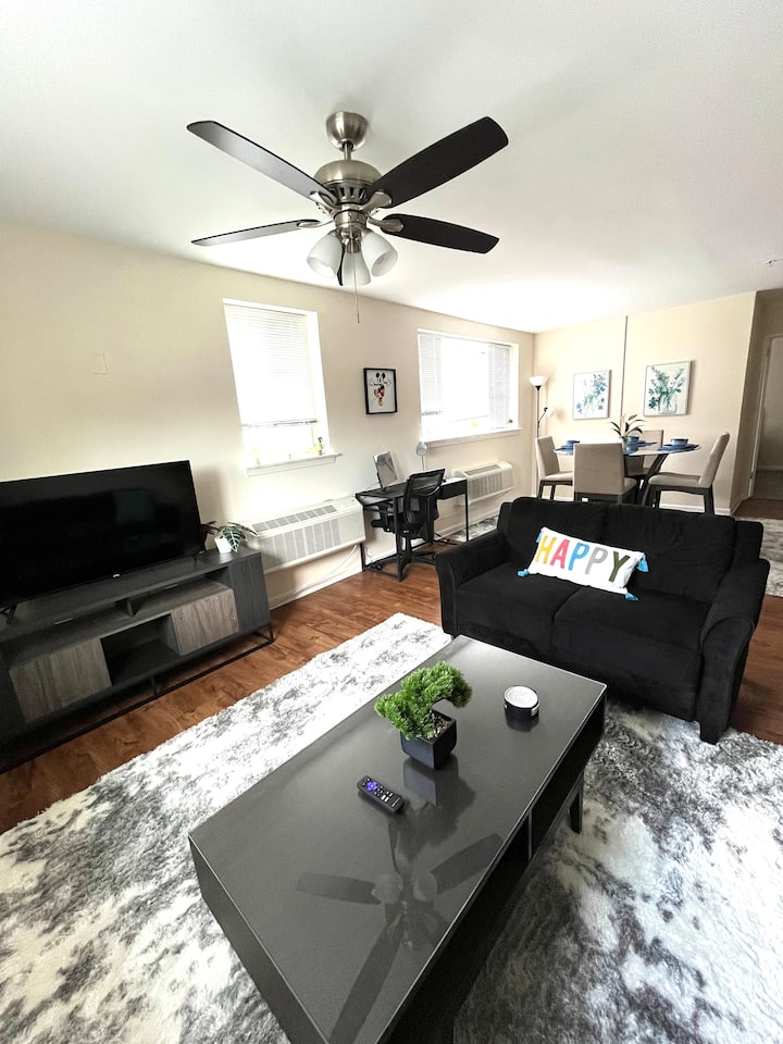Charming Cozy Stay In The City…walk To Metro - Rockville, MD