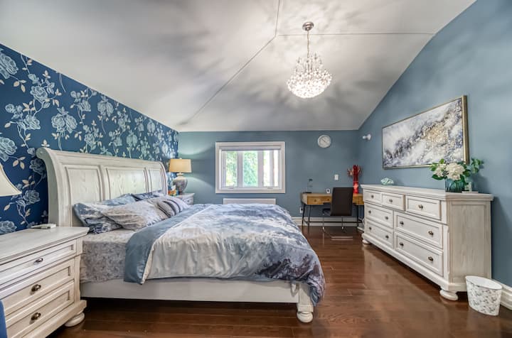 Luxurious Main Floor Master Suite In Vaughan - 