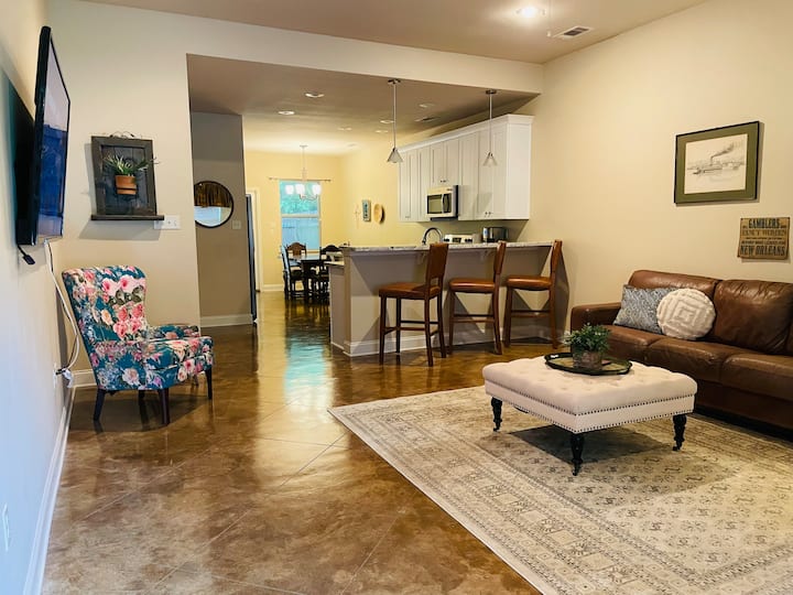 Jazzy Akers- Central Location - Abita Springs, LA