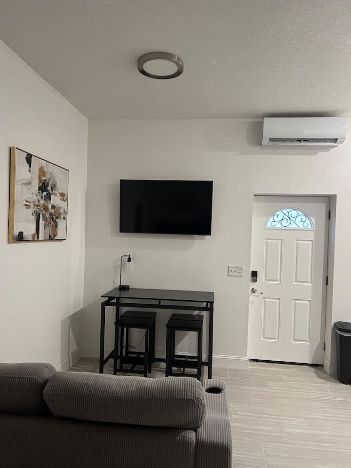 Cozy Modern Studio - St. Cloud, FL