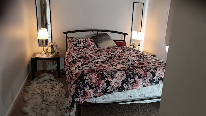 Lovely & Family Host - Caroline Springs