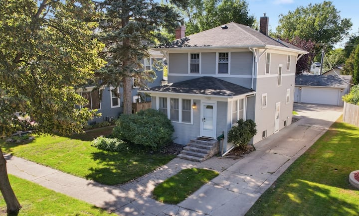 1up! Spacious 3bd 2ba Historic Home, 3min To - Grand Forks