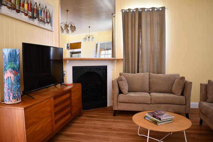 City Cottage W/ Lock Up Parking - Toowoomba