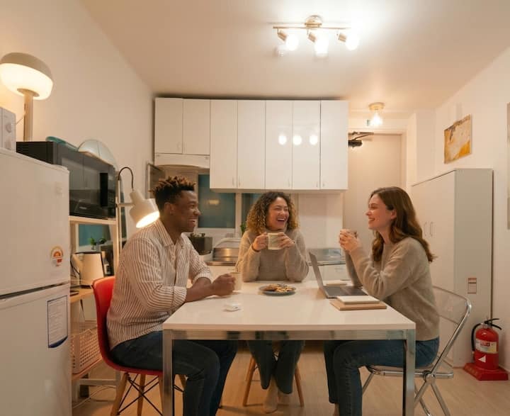 [특가]
장기할인ㅣ
2~5인 가성비숙소ㅣ
홍대,명동30분
충정로 아현역ㅣ
짐보관 - Seoul