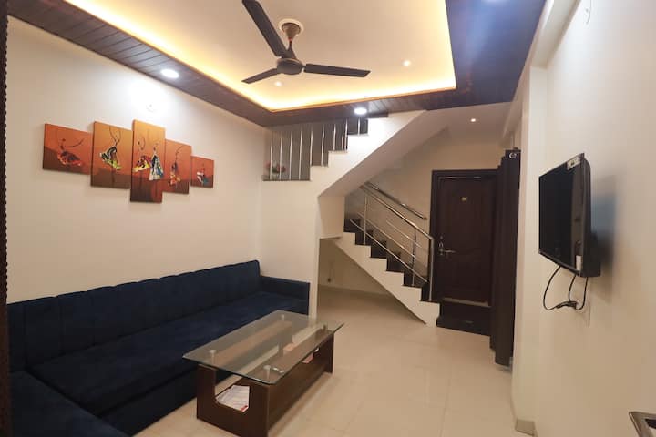 Ujjain Sparsh Stays
Mahakal Retreat Duplex Home - Ujjain