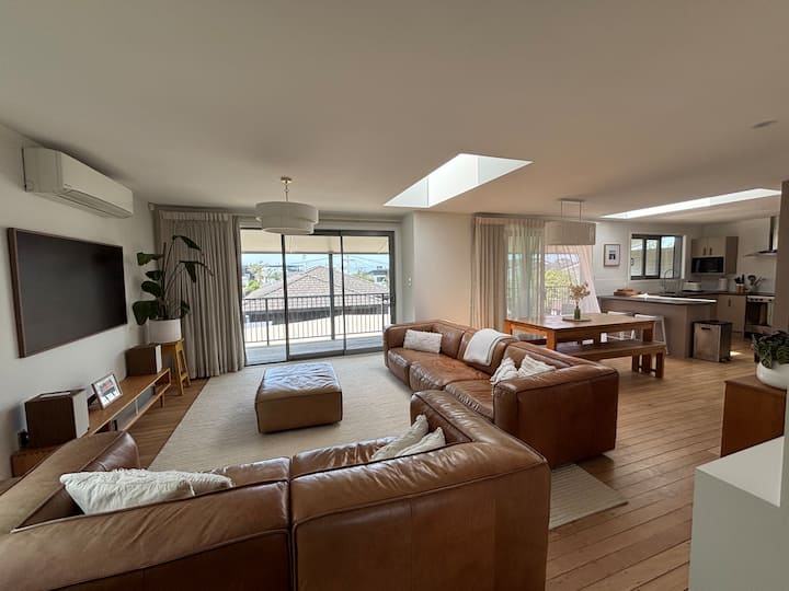 Mount Coastal Retreat, Close To Beach, Hot Tub - Mount Maunganui