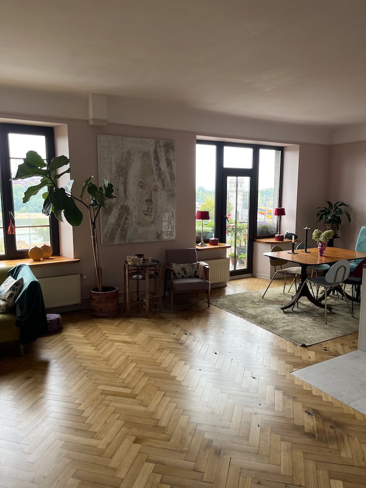 Unique 3 Bedroom Apartment In The City Center - Warschau
