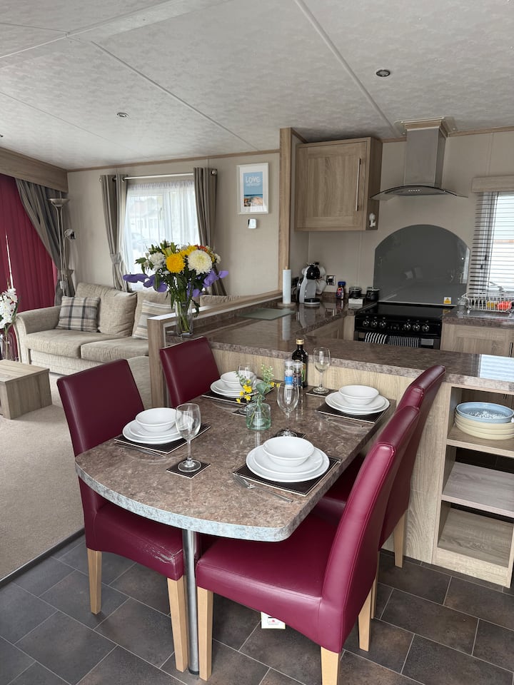 Helmsley Lodge - Highcliffe