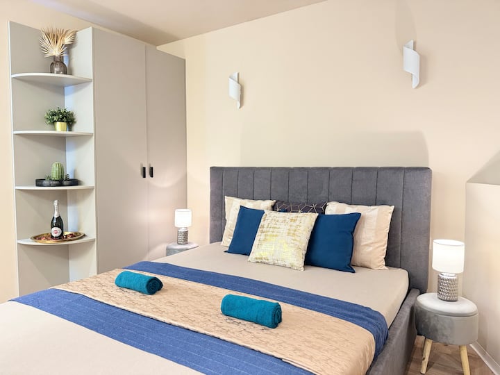 Golden Glow Apartment Wac+netflix @Center Budapest - Budapest