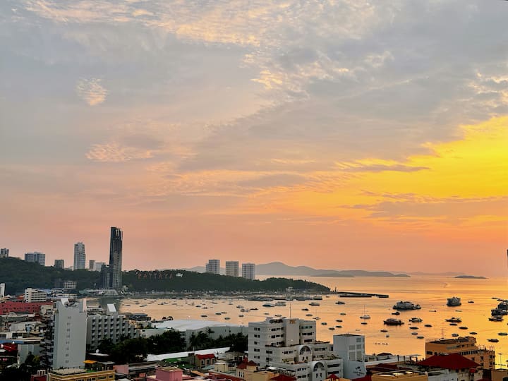 Edge｜高楼层豪华海景房｜超赞房东｜市中心｜近海滩步行街｜温馨｜中文房东 - Pattaya City