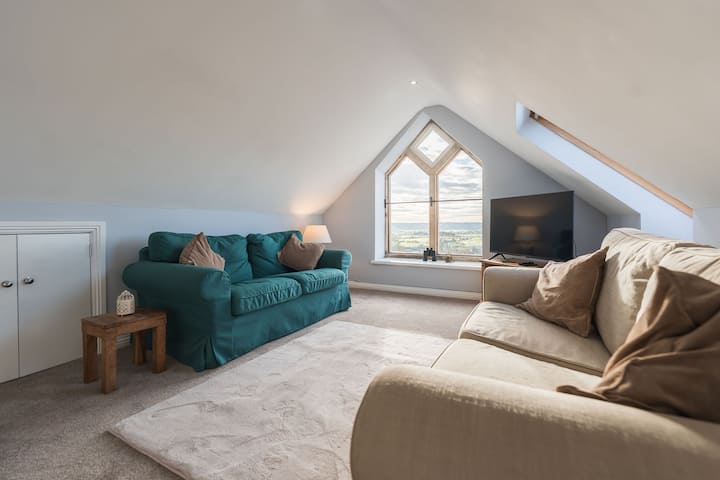Charming House - Spectacular Views - 체더