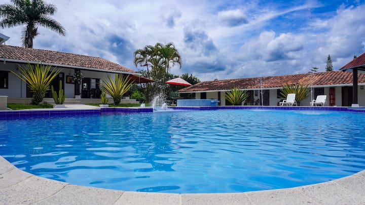 Casa Campestre De Lujo En Pereira - Pereira, Colombia
