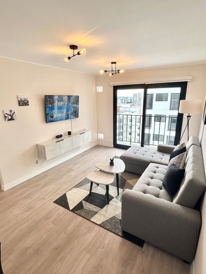 Barranco & Miraflores: City Views + Pool, & Gym - Lima