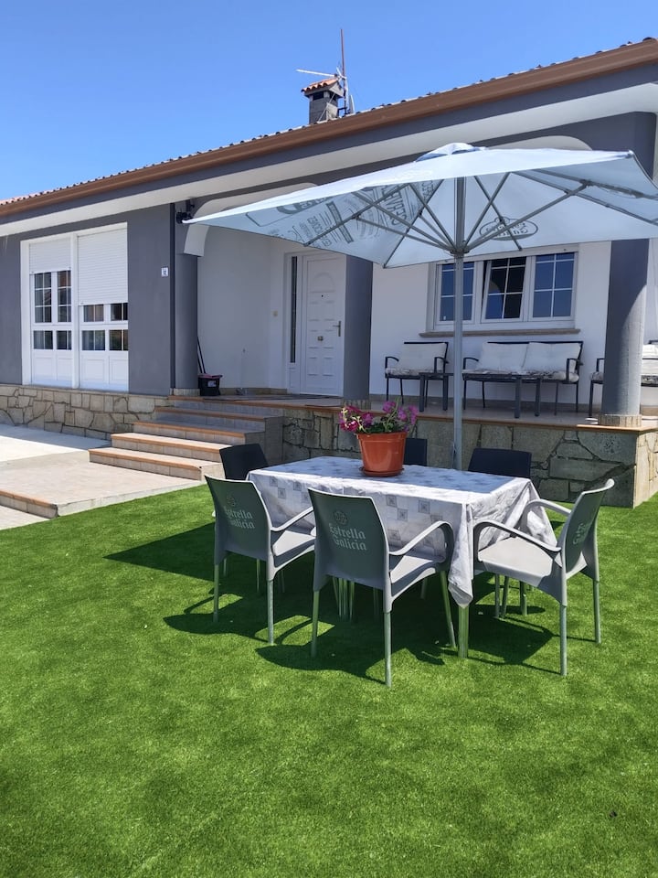 Casa Amplia Con Jardin Y Vistas Al Mar - Cee