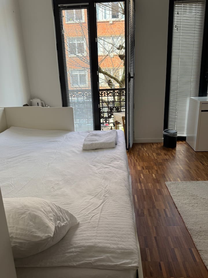 A Room In An Apartment - 布魯塞爾