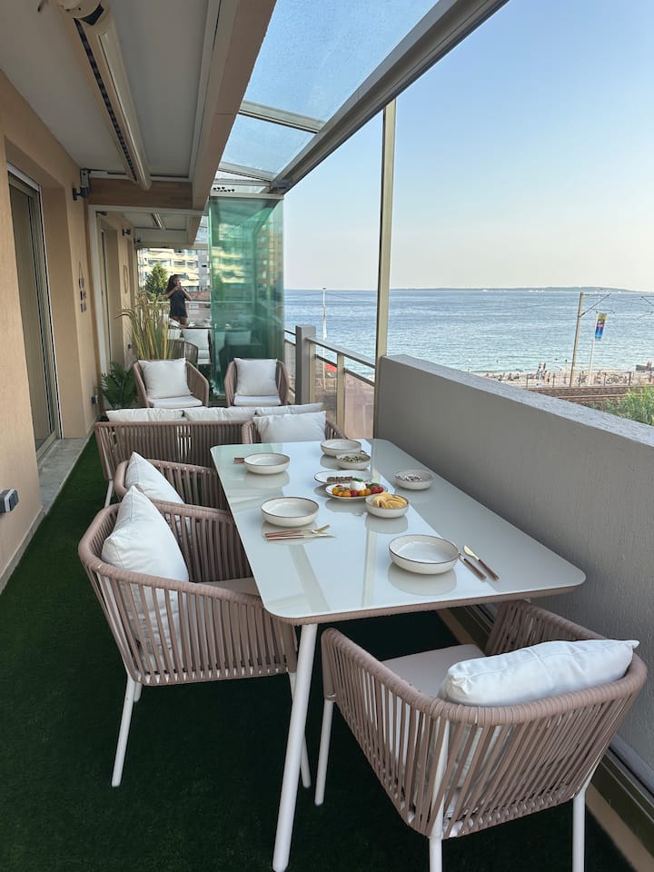 2 Pièces Neuf Central Et Vue Mer - Antibes