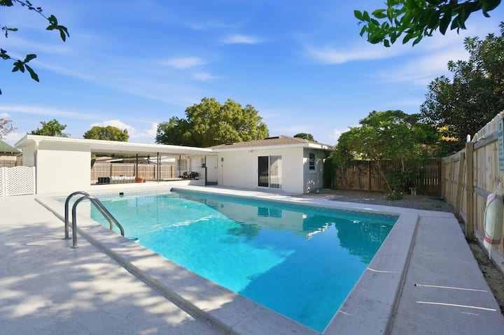 Legoland Pool House With Suite 4br/2bth - Lake Wales, FL