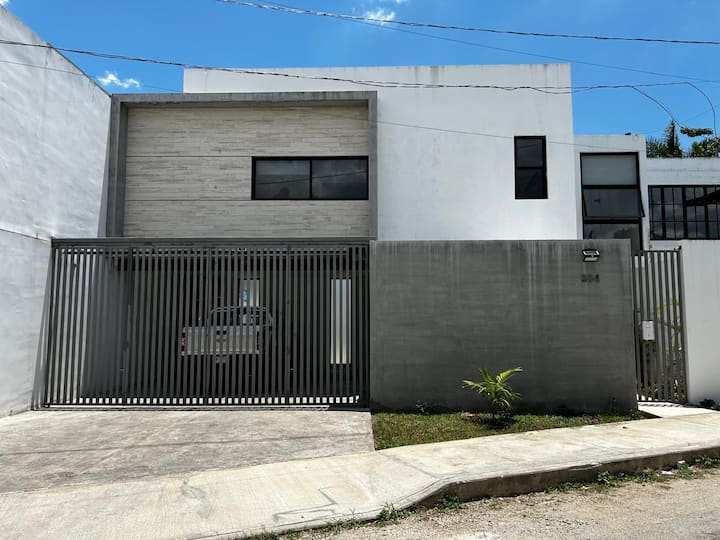 Casa Con Piscina En El Norte. Facturamos - Mérida
