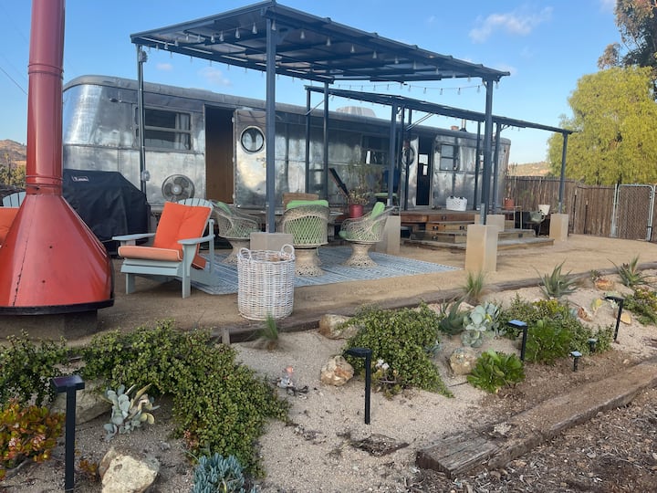 Rocketman Glamping With Jacuzzi - San Marcos, CA