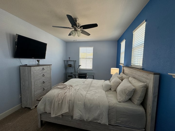 Deluxe Queen Room - Pittsburg, CA
