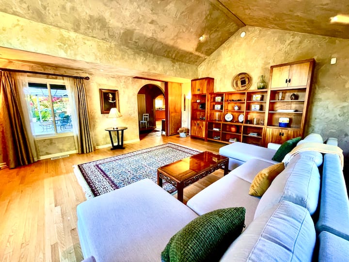 Countryside Tuscan Villa With Pool - Petaluma, CA