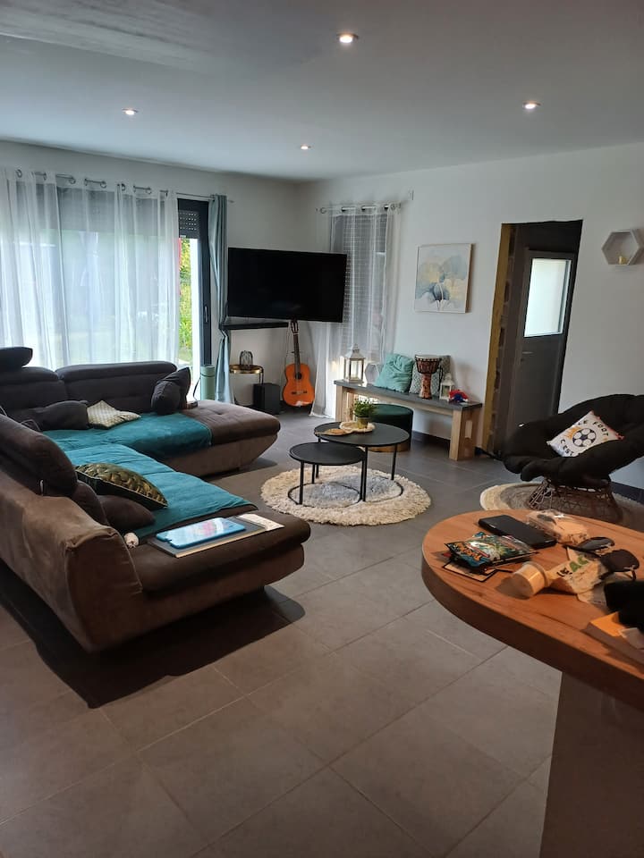 Chambre Dans Une Maison - Châteauneuf-sur-Loire