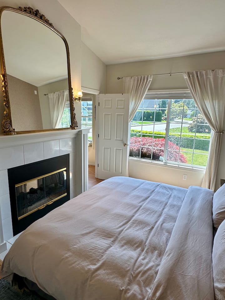 Bright One Bedroom, Private Entrance - Olympia, WA