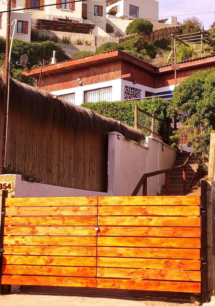 Cómoda Y Tranquila Casa En La Laguna De Zapallar - Zapallar