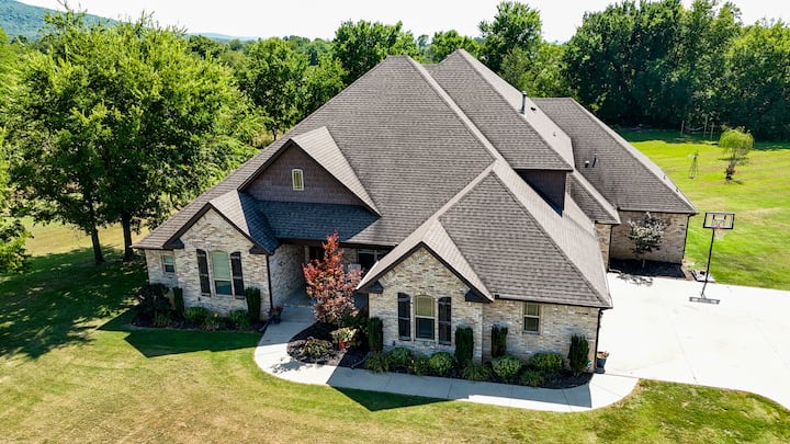 Serene 2-acre Refuge W/ Pool-5 Miles To Uofa! - Fayetteville, AR