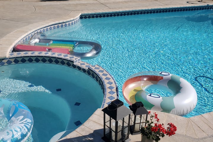 Spacious 4br W/ Heated Pool And Spa • Sleeps 10 - Riverside, CA