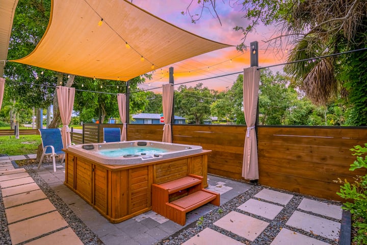 Spacious Getaway House | 15 Mins From The Beach - Anna Maria Island, FL