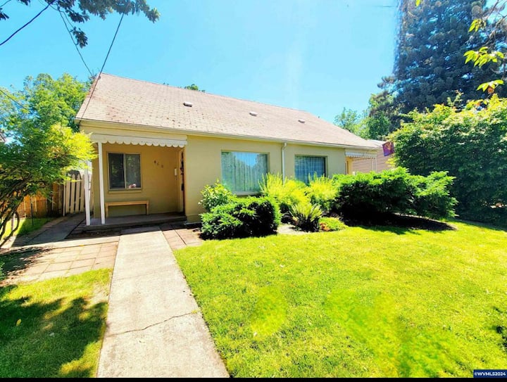 Bright And Breezy Duplex - Salem, OR