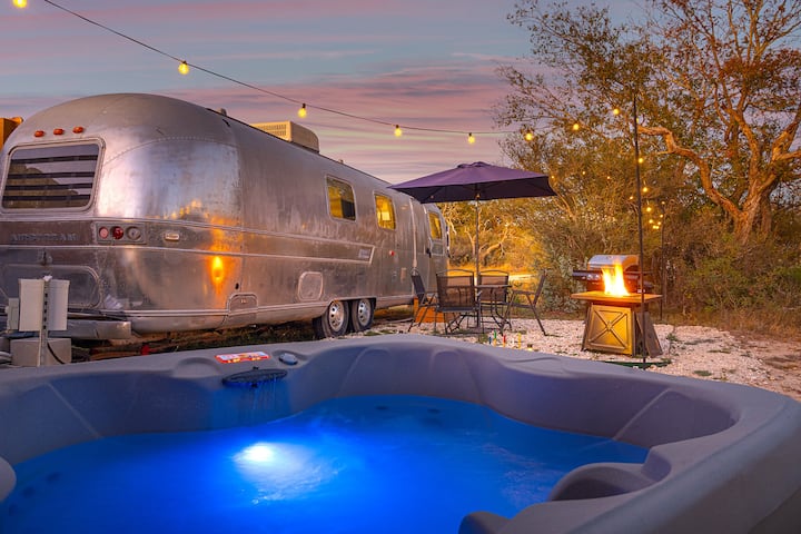 Glamping|hot Tub|cassic Airstream Close To Town - Fredericksburg, TX
