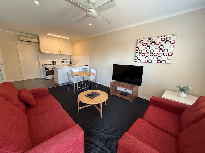 2 Bedroom Dlx Queen Apartment- Parkview Motor Inn - 왕가라타