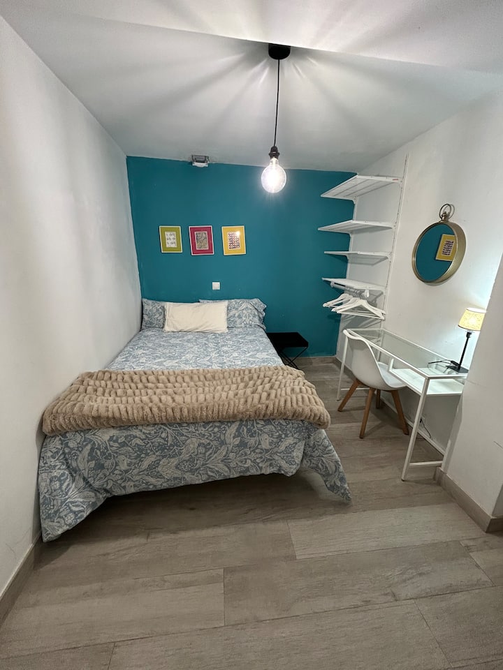 Bedroom Wi-fi /Airport/ Ifema/ Metropolitano. - Madrid