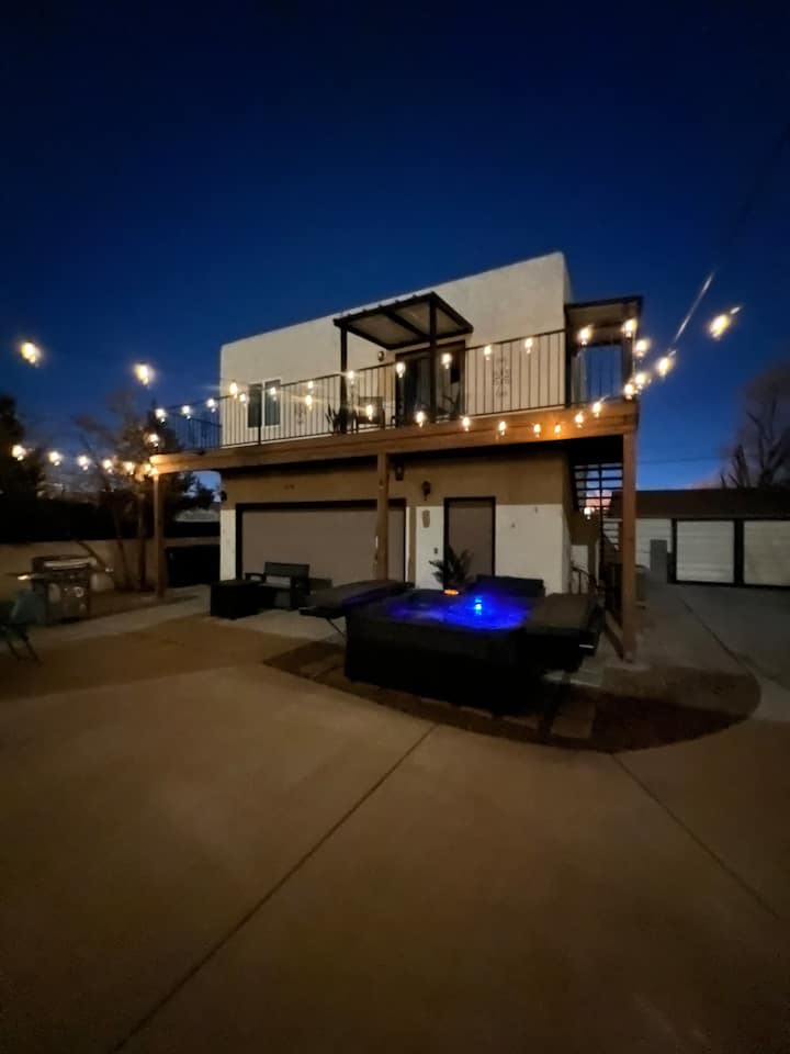 Relaxing 2bd/1ba With Hot Tub+balcony Views - Albuquerque, NM