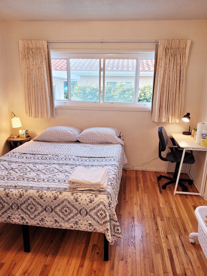 Private Room+bathroom 20min To Lax 10min To Beach - Redondo Beach, CA