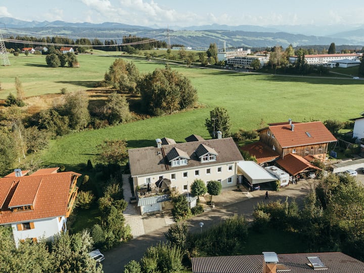 Blümele Og+dg: 3 Wohnungen, Kamin, Bis 16 Gäste - Scheidegg