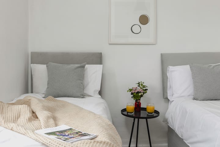 Cosy Cottage: Woodburner, King Beds, Garden, Dogs. - Sherborne