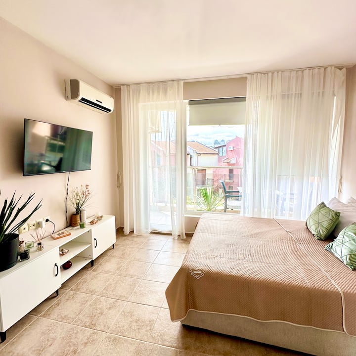 "Anna Marina". Studio With A King Size Bed - Sweti Wlas