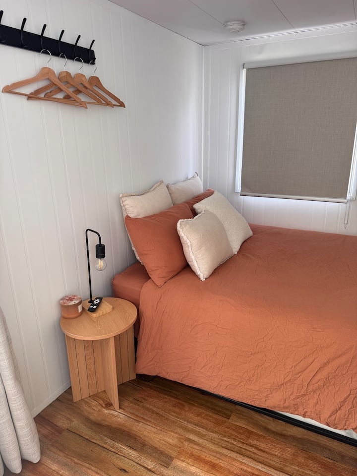 Cozy And Modern Tiny Home - Beaudesert