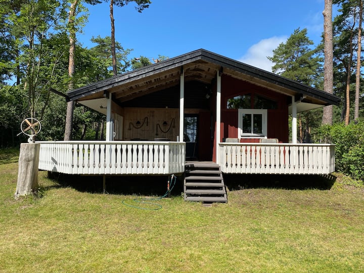 Strandnära Stuga Med 3 Sovrum - Åhus