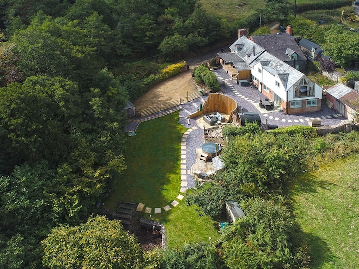 Private Lodge With Spa And Sauna - Church Stretton