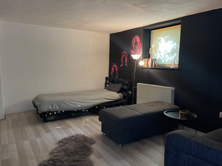 Pallet Bed With Lights Small Studio - Cluj-Napoca