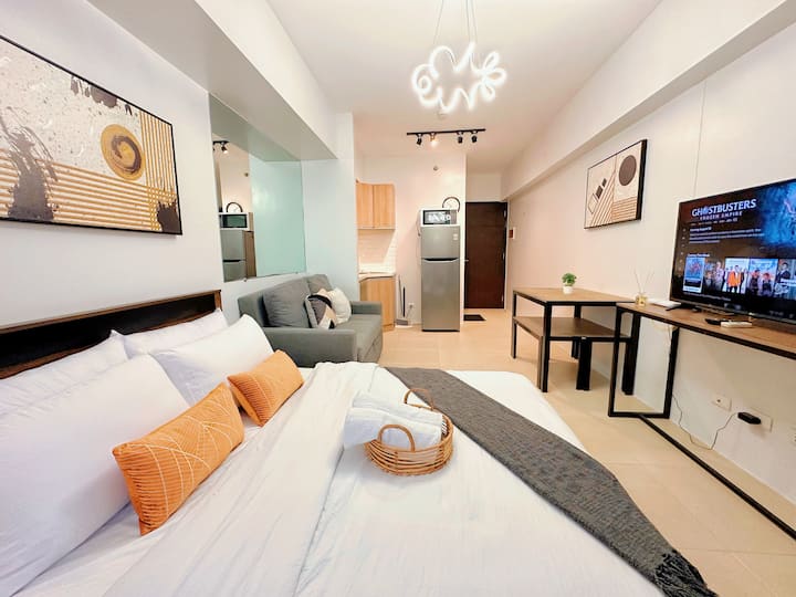 Prime Studio Queen+sofa Bed It Park Cebu W/ Pool - Cebu