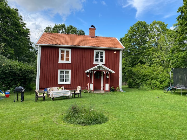 Mysigt Rött Torp På Landet. - Södermanlands län