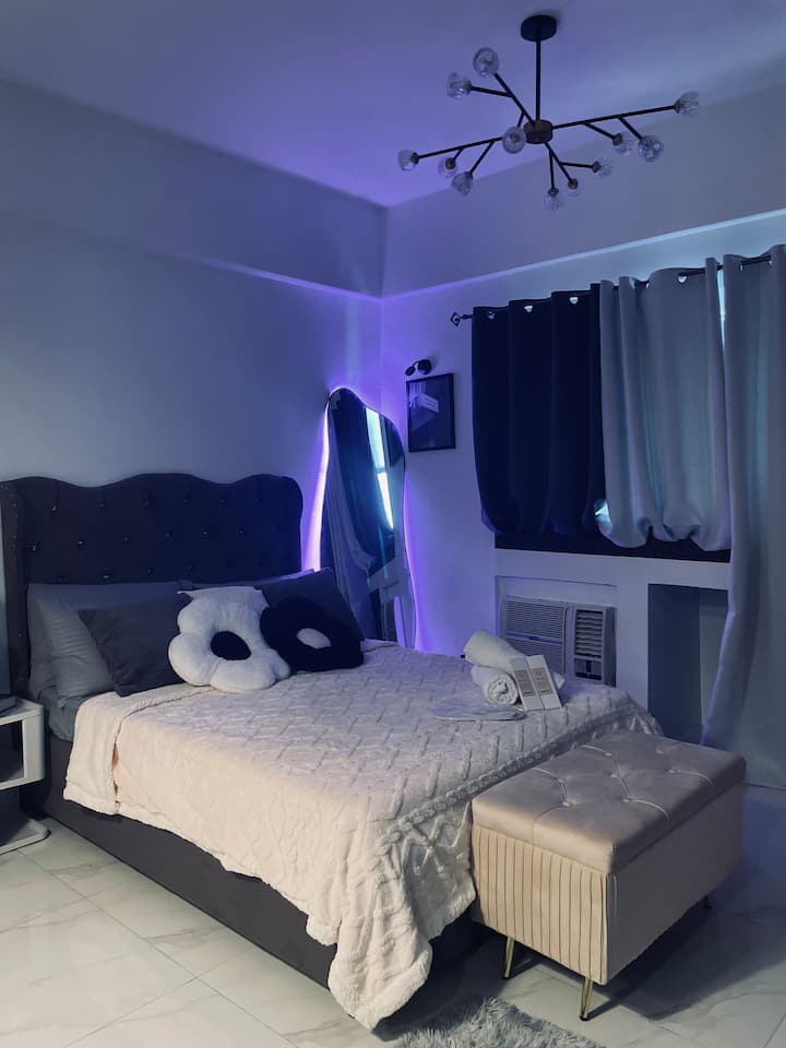 Stylish Monochrome Escape W/ Netflix & Karaoke - Taguig