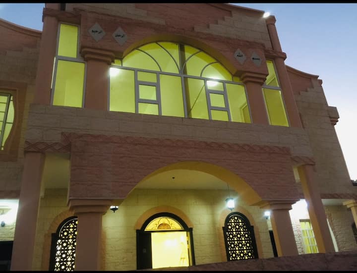 فيلا دورين 6 غرف ومجلسين وصاله في امتداد عوقد - Salalah