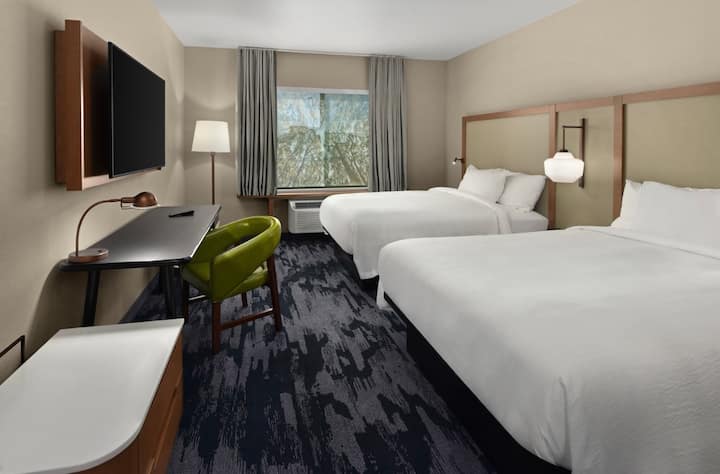 3 Units W/ Breakfast & Parking - Long Beach, CA